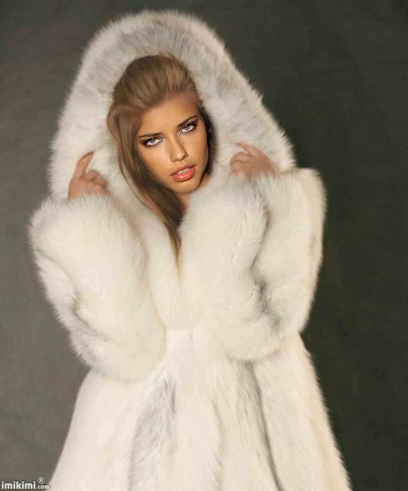 MIRONNA's Face Cut-Out Frames - 2015 November - White fur coat Mironna ...