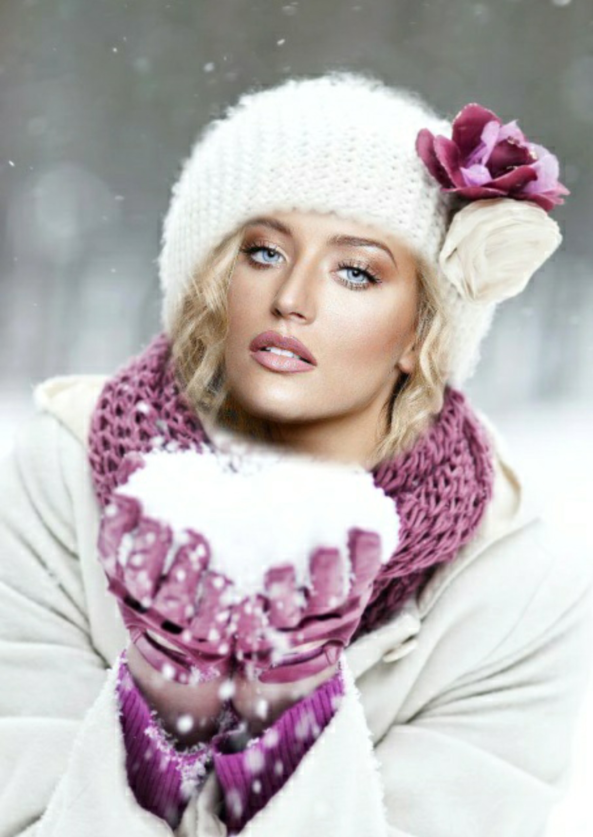 MIRONNA's Face Cut-Out Frames - 2012 December - Beautiful Winter Lady ...