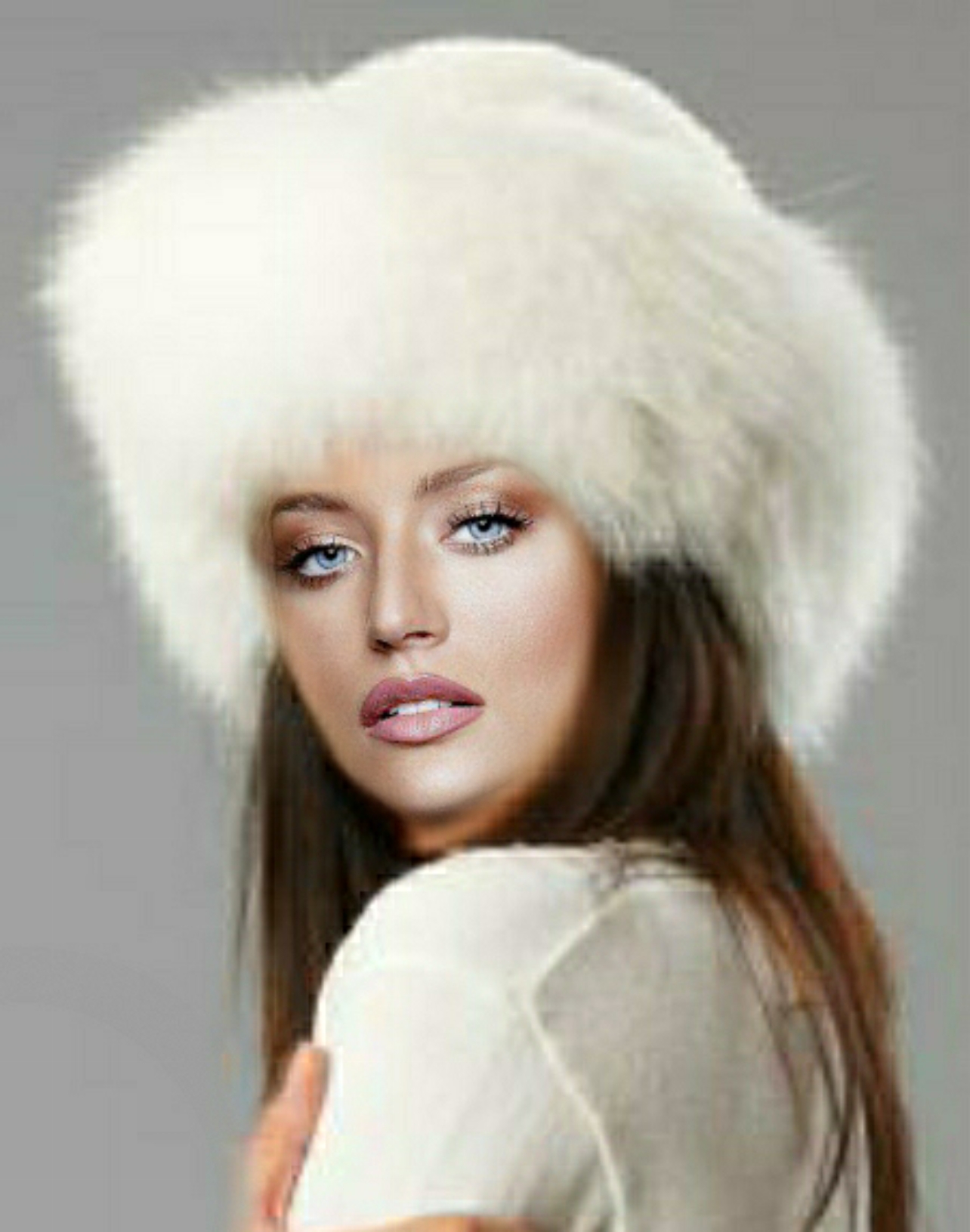MIRONNA's Face Cut-Out Frames - 2012 November - Georgeous Winter Hat ...