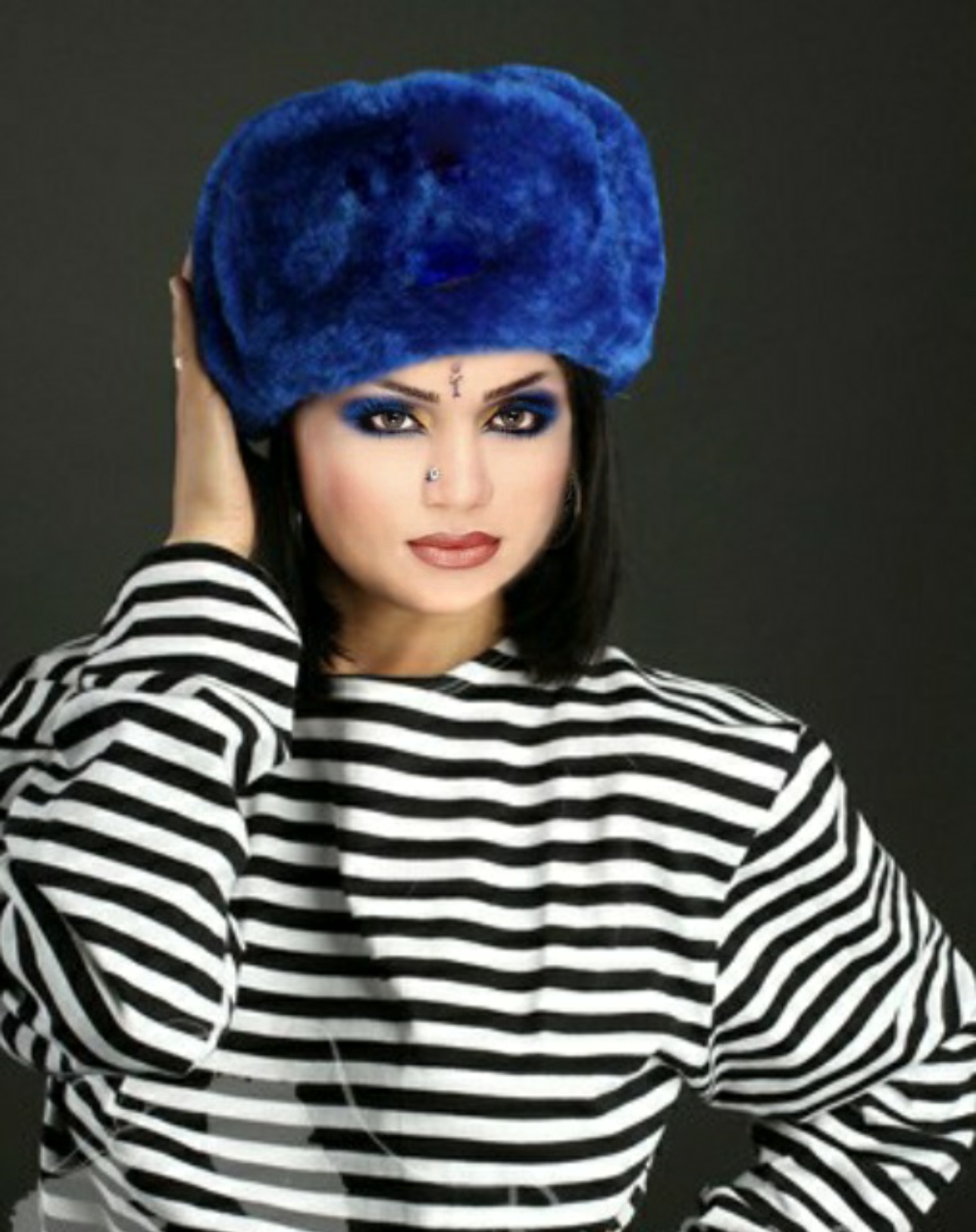 MIRONNA's Face Cut-Out Frames - 2012 December - Blue Winter Hat Mironna ...